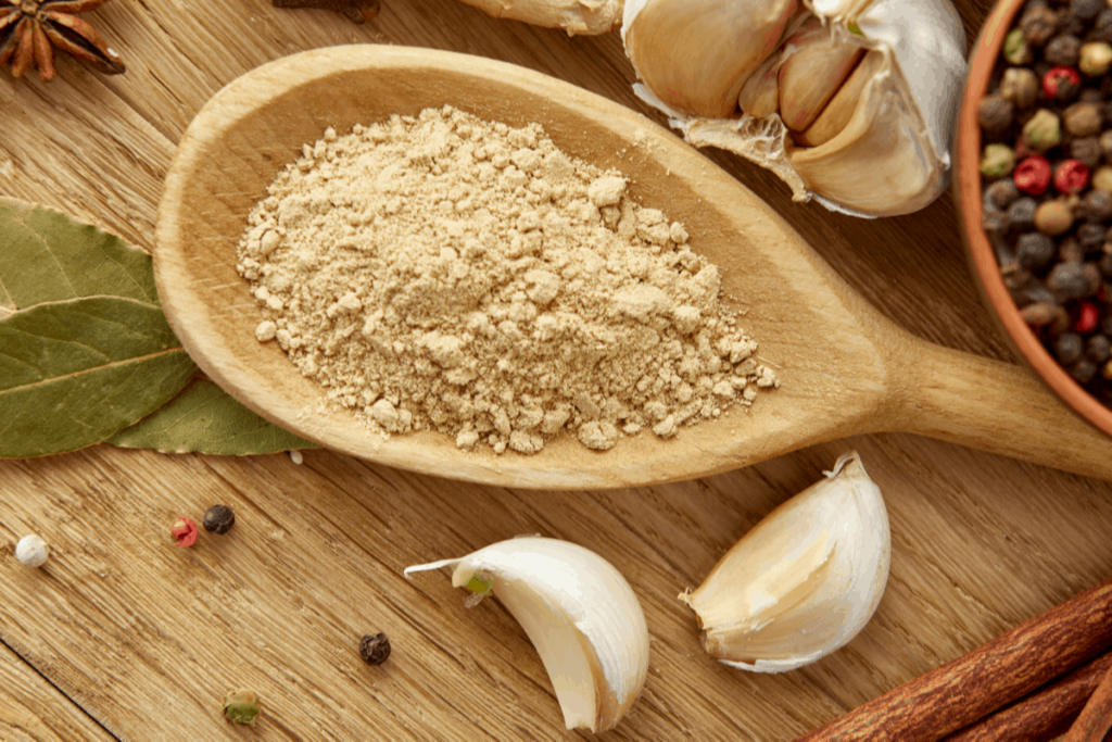 5 Antimicrobial Benefits of Garlic Powder | Daily Farmer Organic